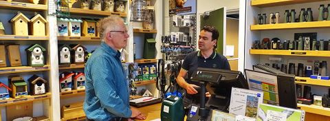 Cor van Dam koos zijn perfecte verrekijker voor op reis | Vogelbescherming